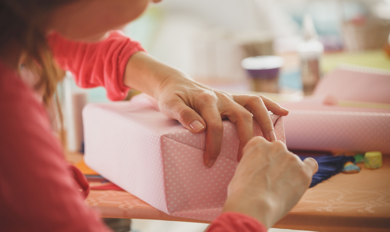How to Wrap a Gift Beautifully - The Habitat