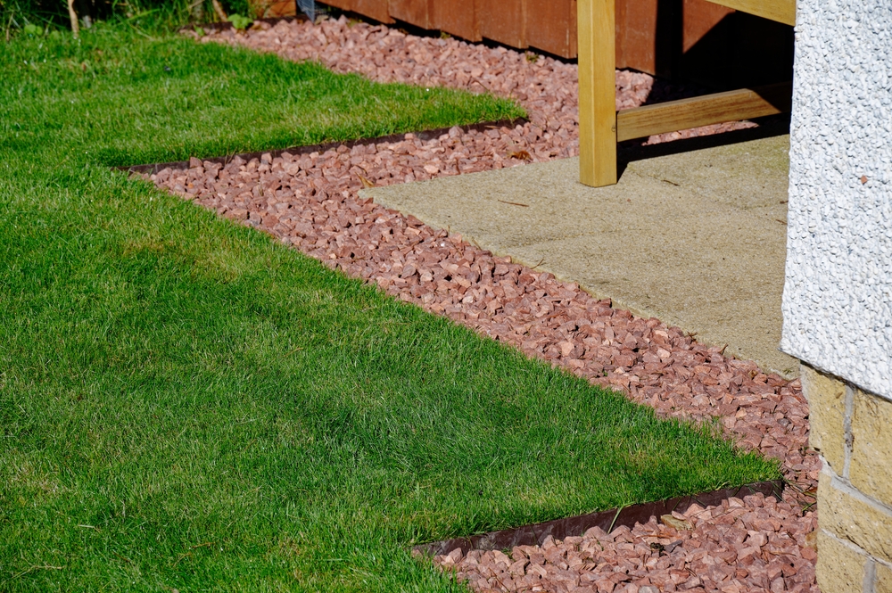 DIY Lawn Edging Ideas for Your Yard - The Habitat